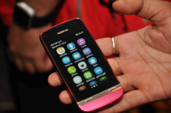 Nokia Asha 303 Images [HD]: Photo Gallery of Nokia Asha 303 - Gizbot