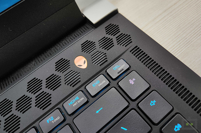 Alienware x15 R2 Review Images [HD]: Photo Gallery of Alienware x15 R2 ...