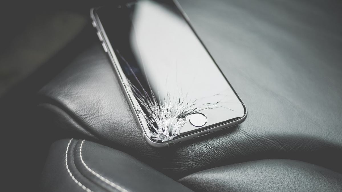 A Comparison And Detailed Guide: Mobile Phone Insurance - Gizbot News
