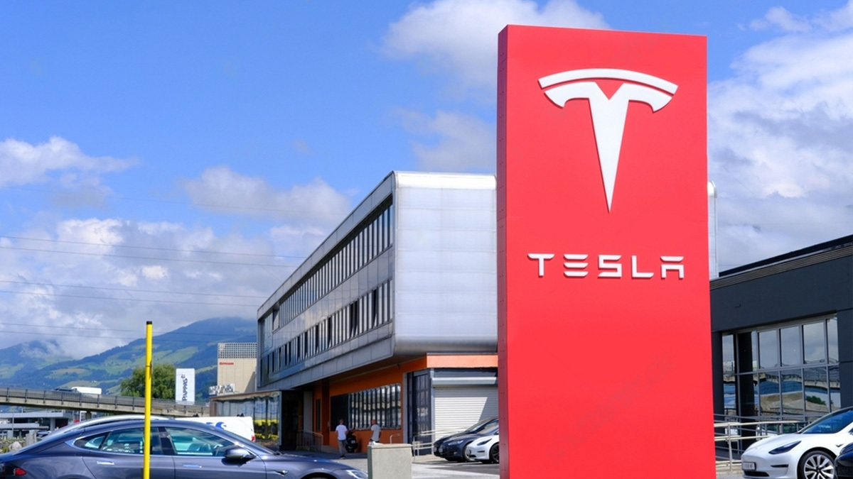 Tesla Board Members to Repay $735 Million to Resolve Allegations of ...