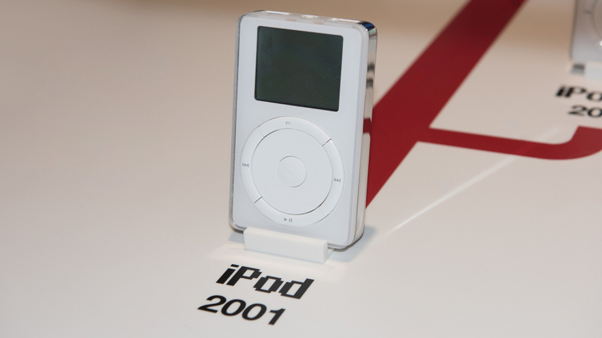 Apple's Iconic iPod from 2001 Sets New Auction Record, Selling for Rs ...